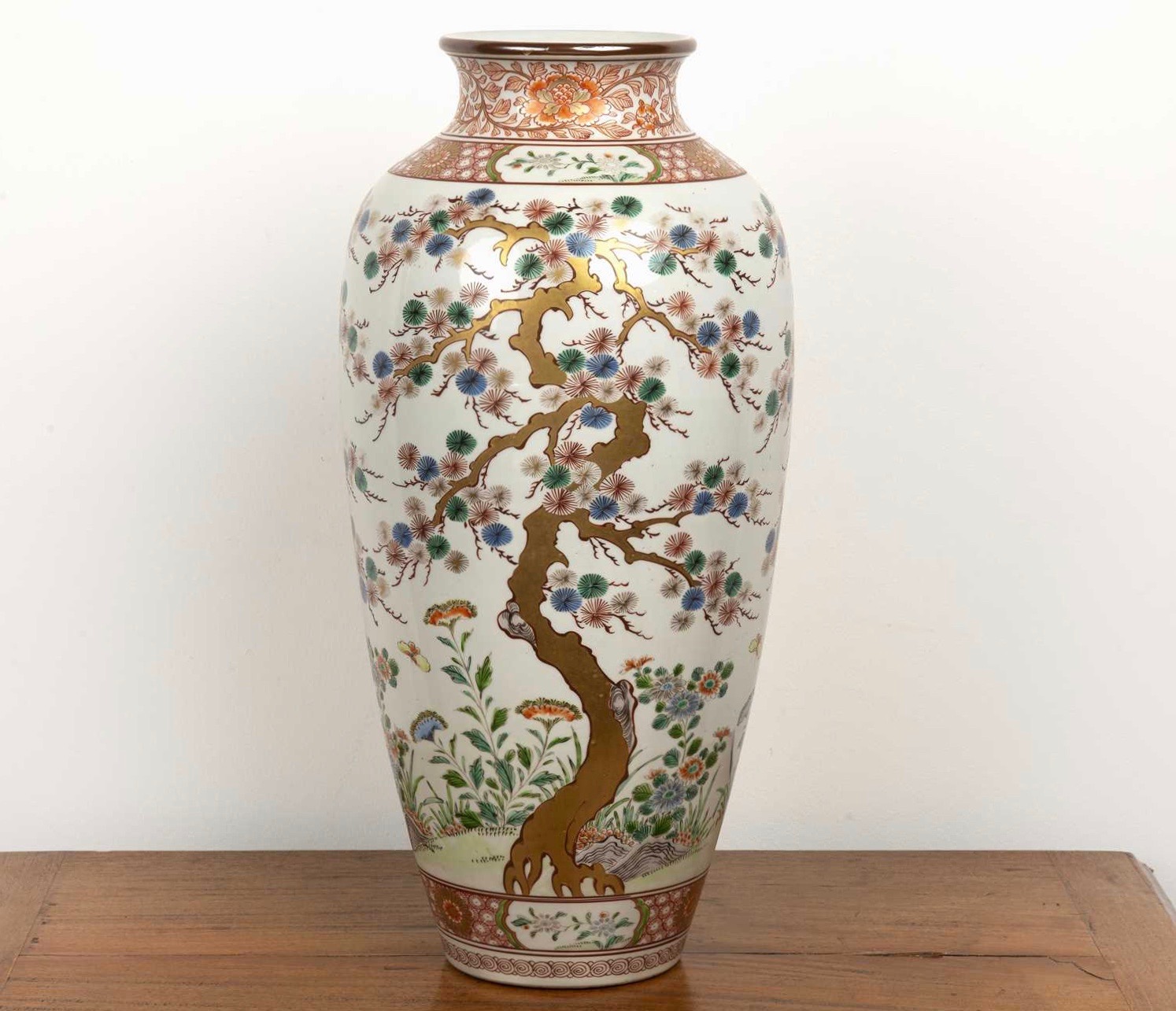 Japanese porcelain Large Vase – Adam Calvert Bentley